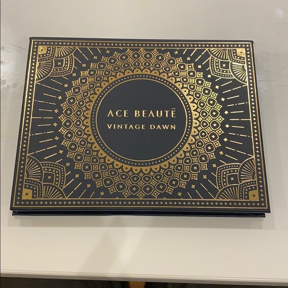 Ace Beaute | Makeup | Nwt Ace Beaute Vintage Dawn Eyeshadow Palette ...